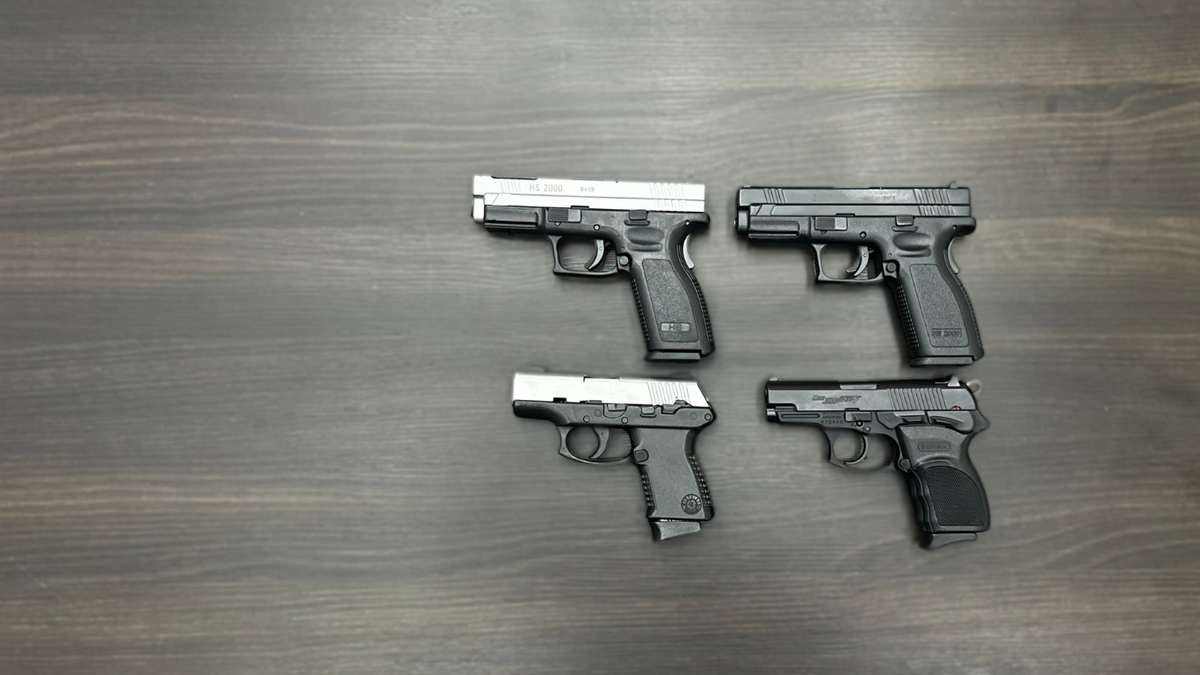 PISTOLA BROWNING, MODELO HI-POWER, CALIBRE 9MM, CAPSULAS: 13 + 1 ...
