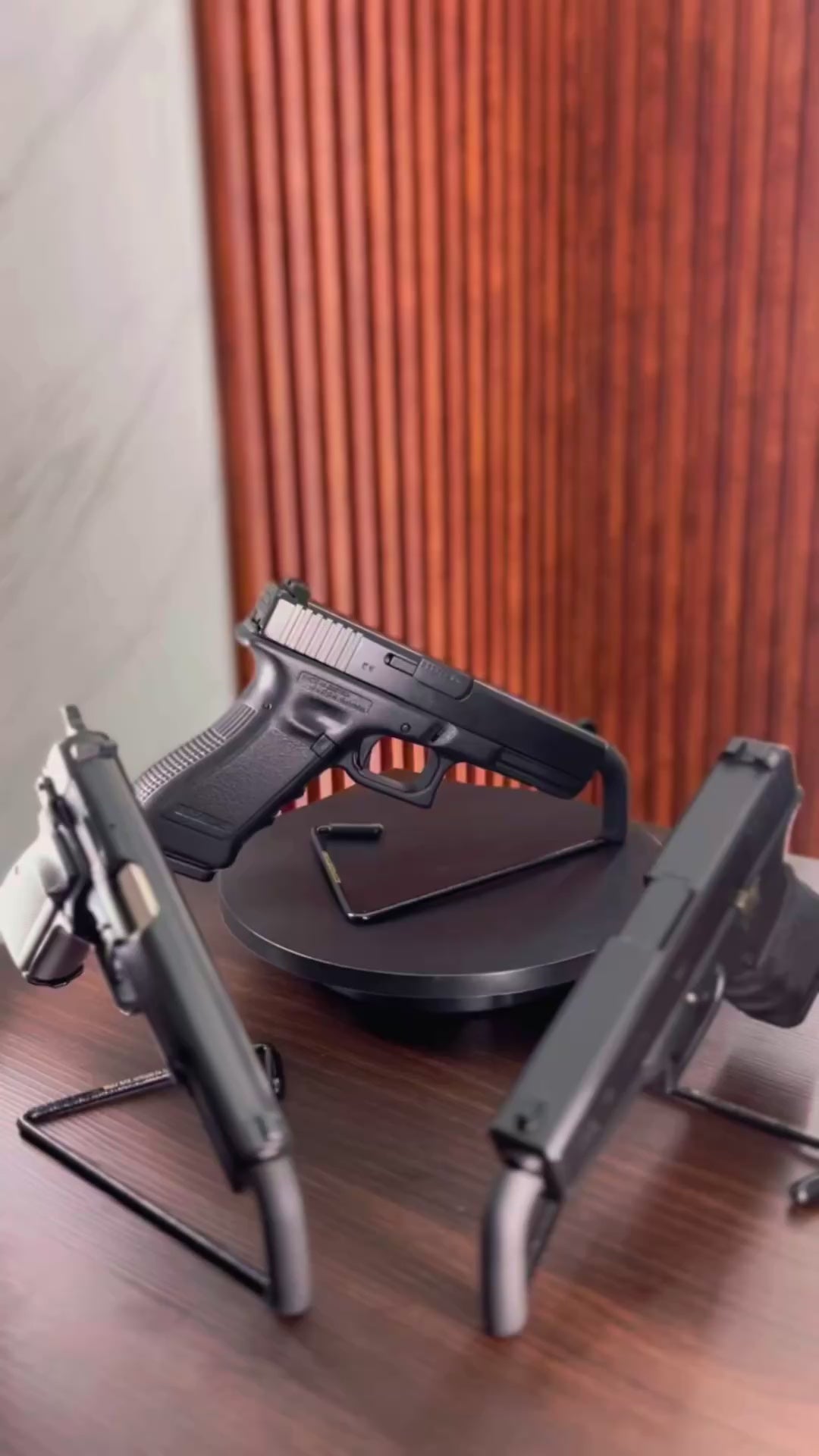 PISTOLA BROWNING, MODELO HI-POWER, CALIBRE 9MM, CAPSULAS: 13 + 1 ...
