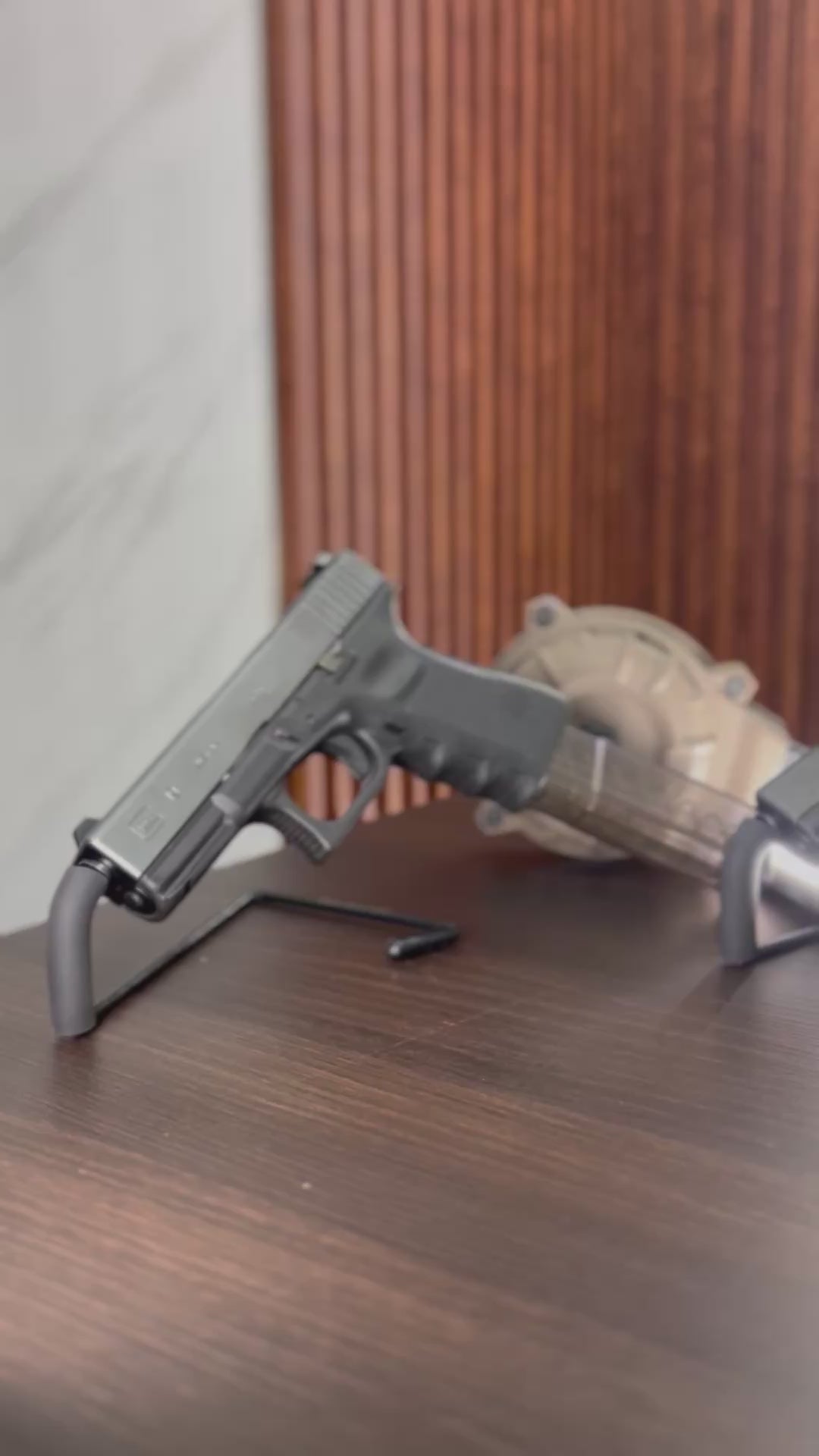 PISTOLA BROWNING, MODELO HI-POWER, CALIBRE 9MM, CAPSULAS: 13 + 1 ...